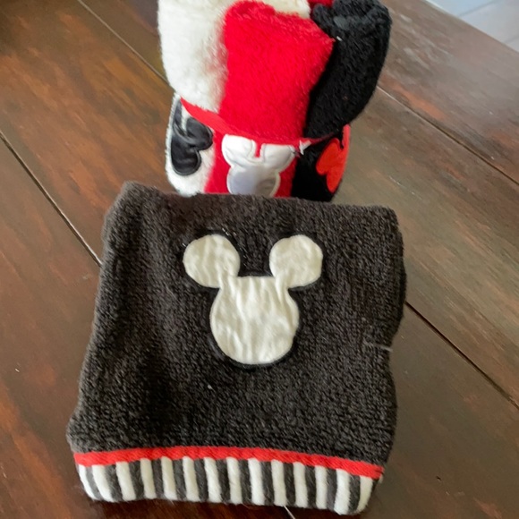 Disney | Bath | Disney Mickey Mouse Wash Cloths And Hand Towel | Poshmark